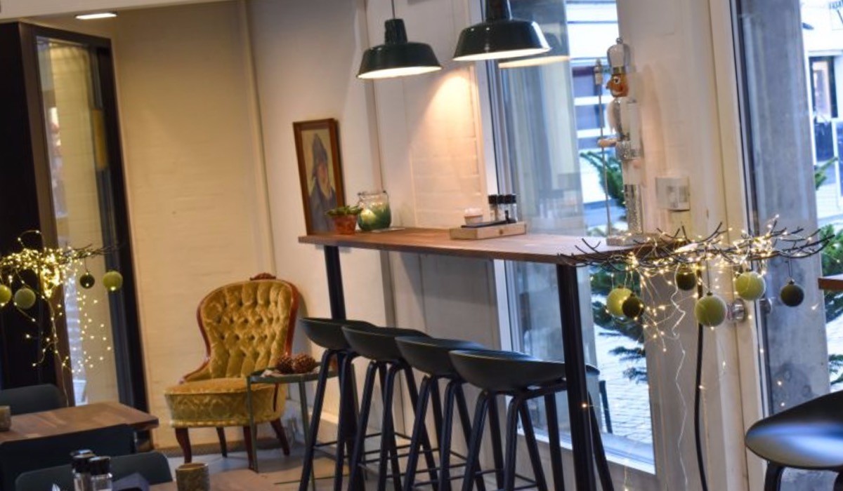 Tilbud: Gratis kaffe ved køb af dagens kage eller muffins | Dinnerclub